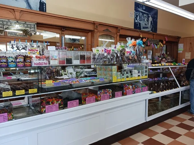Oaks Candy Corner 9