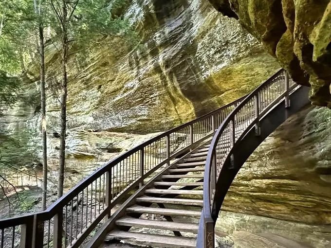 Old Man's Cave and Naturalist Cabin Loop 3