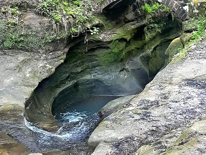 Old Man's Cave and Naturalist Cabin Loop 8