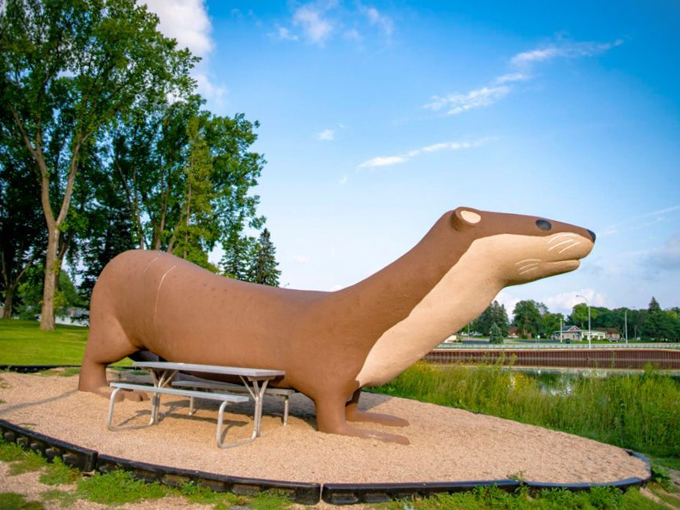 Otto the Otter 4