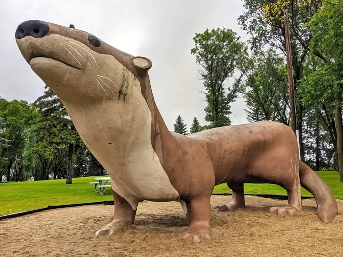 otto the otter (fergus falls, minnesota) 1