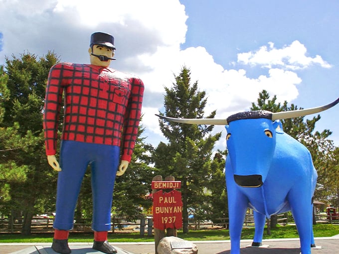 Paul Bunyan & Babe the Blue Ox Statues 1