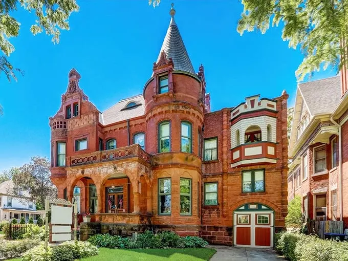 Schuster Mansion Bed & Breakfast 1