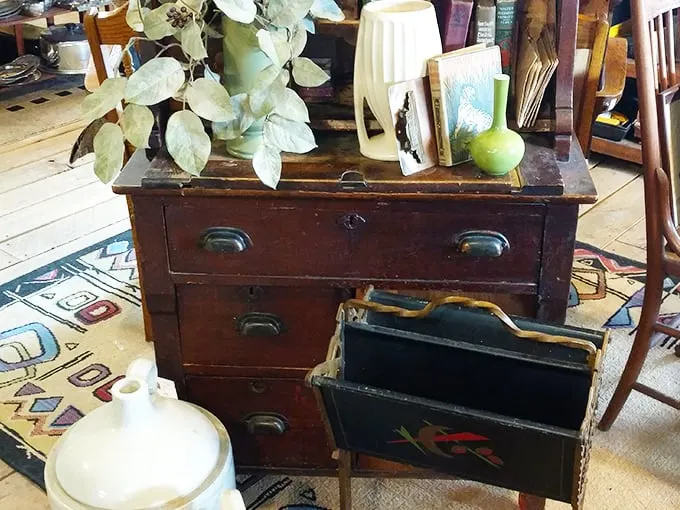Treasures-n-Tiques 6