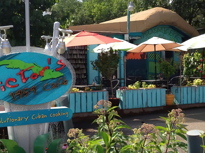 Victor's 1959 Cafe 1