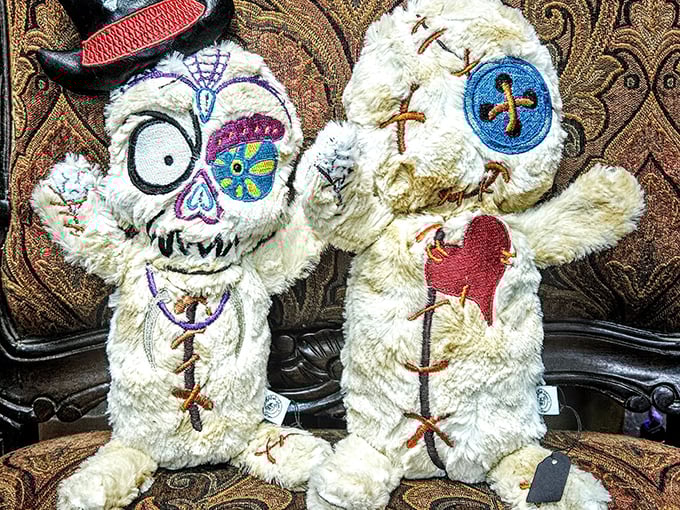 Voodoo's World of Oddtiques 4