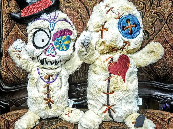 Voodoo's World of Oddtiques 4