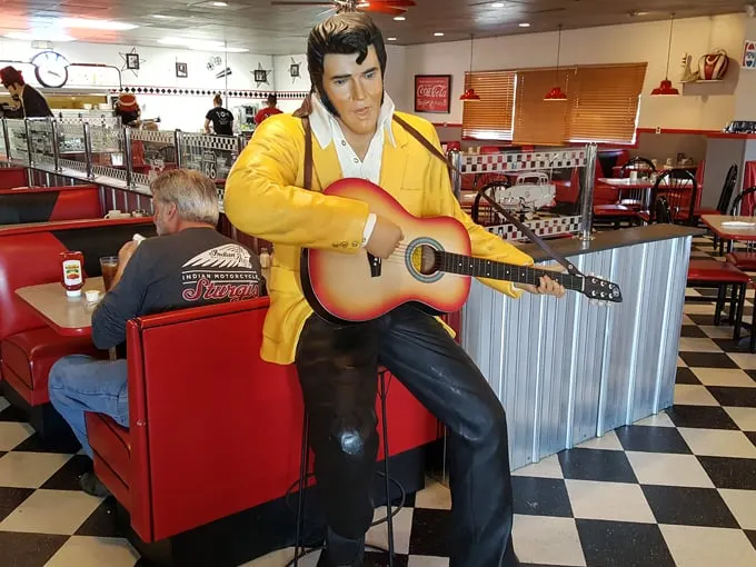 Woody's 50's Diner 3
