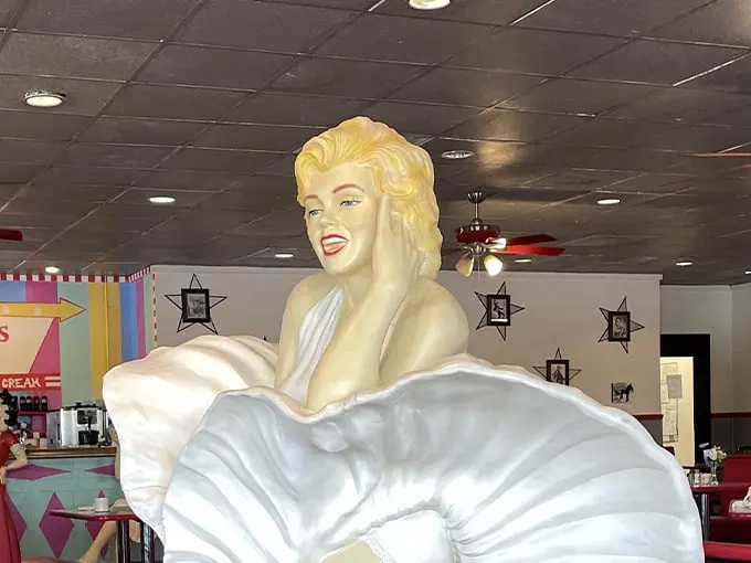woody's 50's diner 4