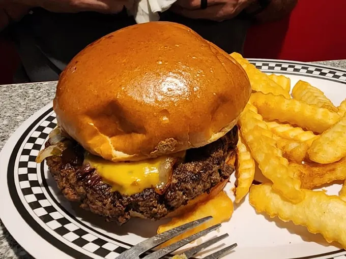 Woody's 50's Diner 5