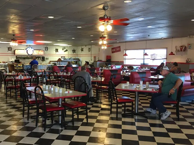 Woody's 50's Diner 7