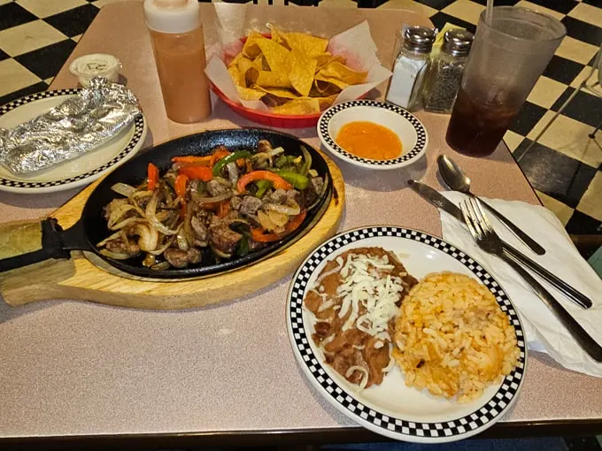 Woody's 50's Diner 8