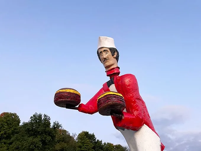 World's Largest Bobblehead 4