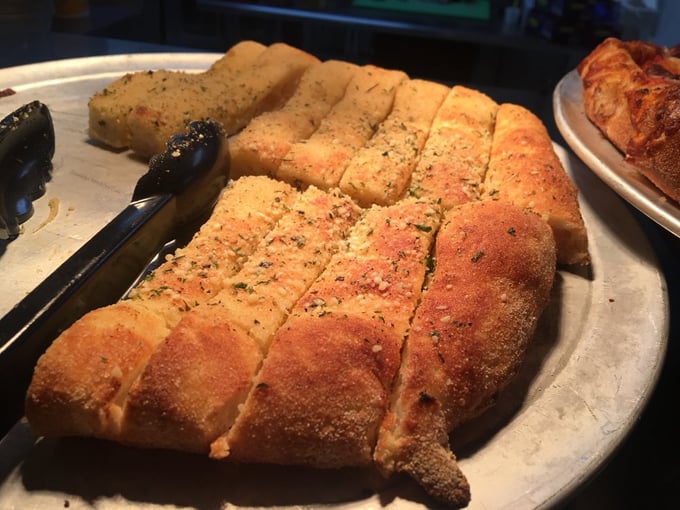 Zaroni's Pizza 8