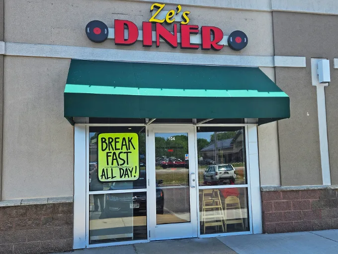 Ze's Diner Prior Lake 1