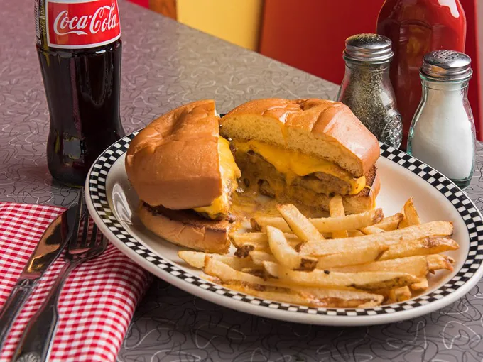 Ze's Diner Prior Lake 2
