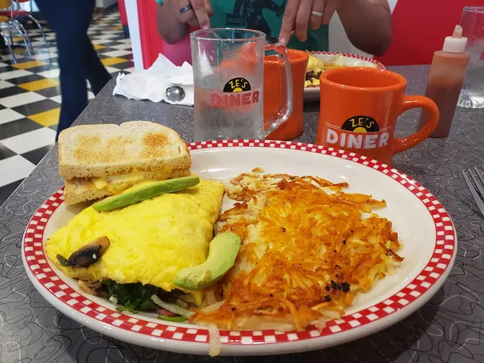 Ze's Diner Prior Lake 4