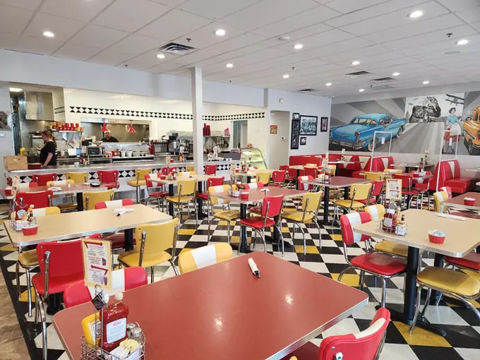 Ze's Diner Prior Lake 7