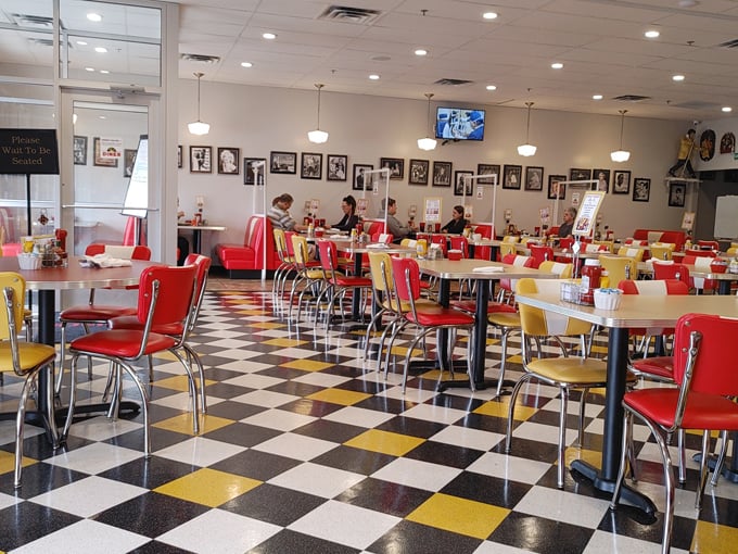 Ze's Diner Prior Lake 8
