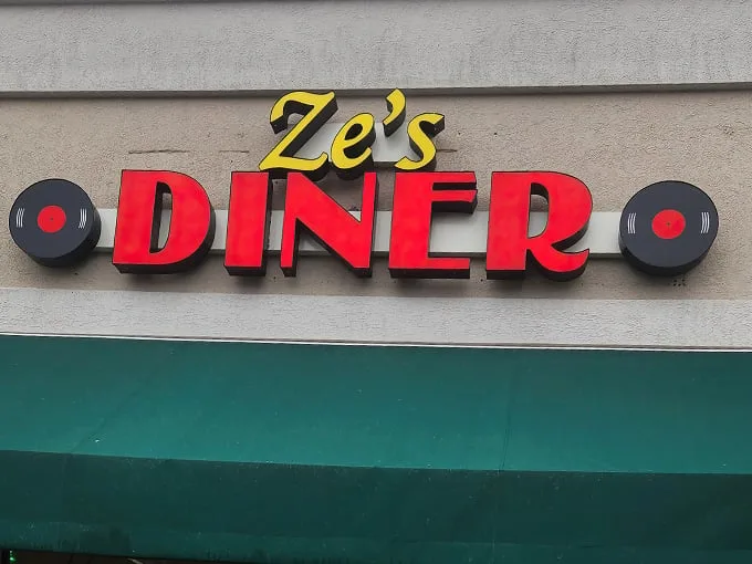 Ze's Diner Prior Lake 1