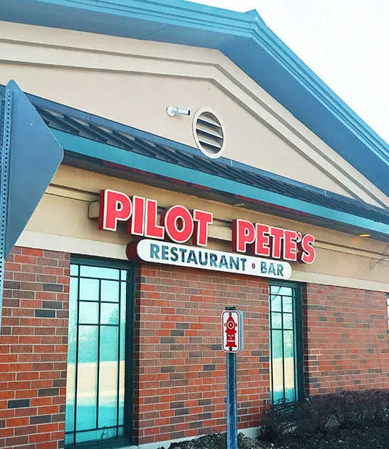 aviation themed restaurant illinois ftr