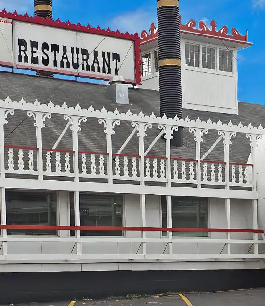 boat themed restaurant wisconsin ftr
