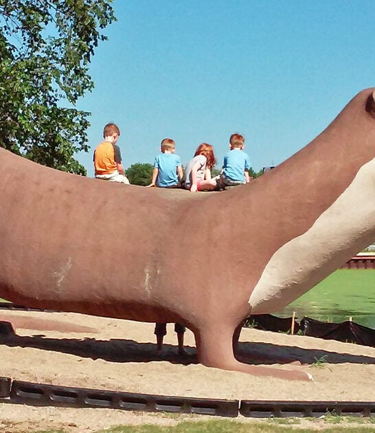 largest otter sculpture minnesota ftr
