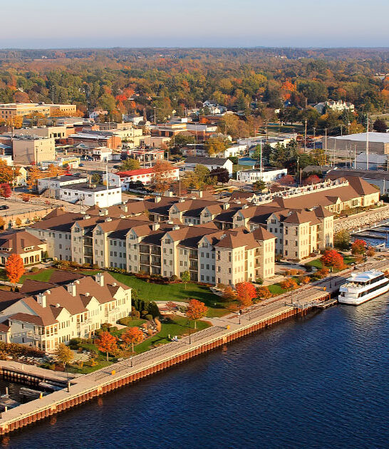 picturesque lakeside town wisconsin ftr