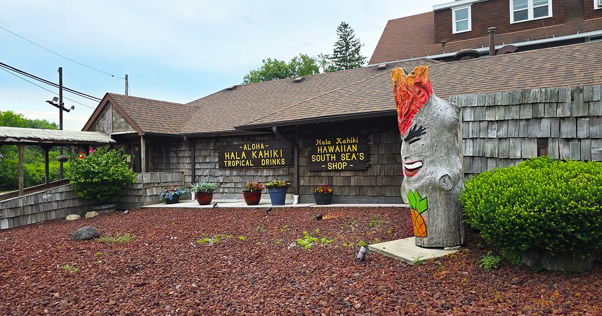 This Retro Tiki Bar In Illinois Will Transport You Straight To A ...