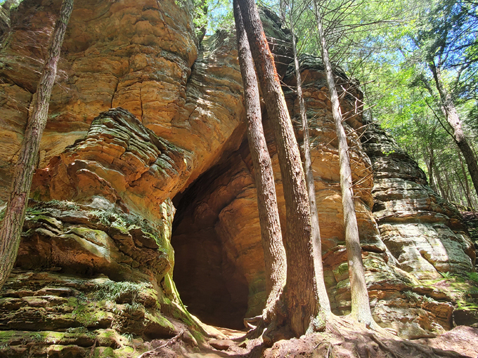 21 horses cave 1