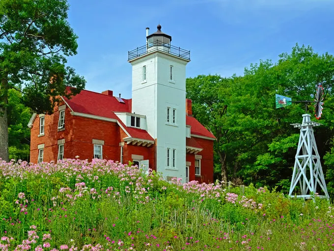 40 mile point lighthouse 1