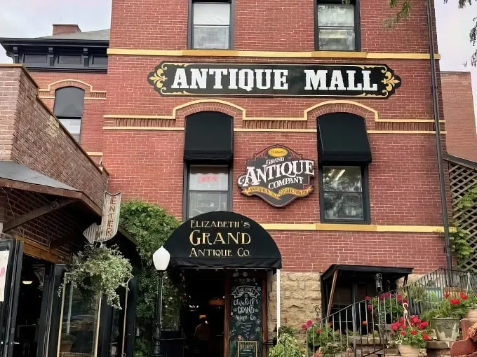 charming antique stores illinois