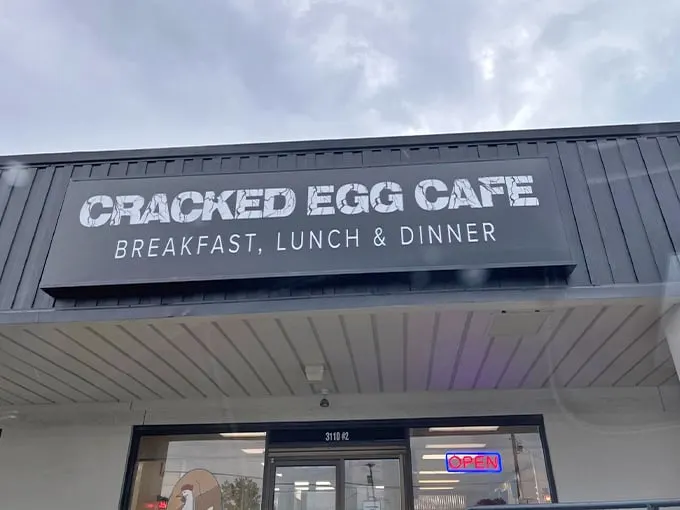 cracked egg cafe 1