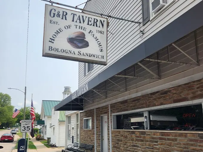 G & R Tavern 1