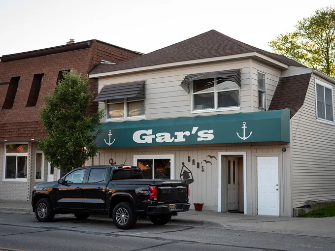 gar's lounge 1
