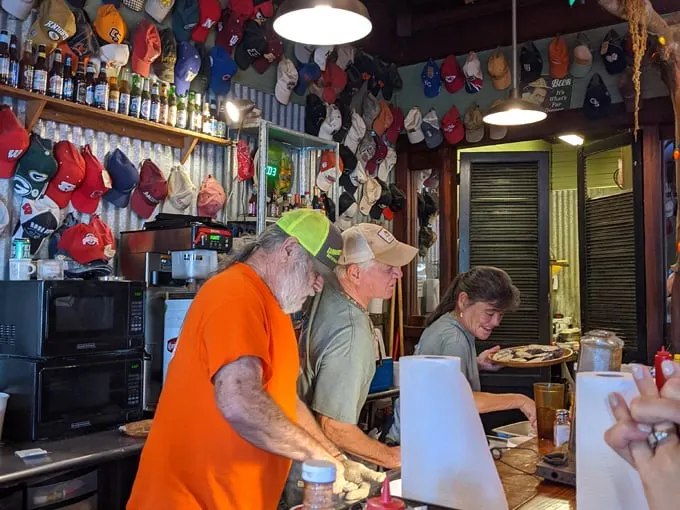 hole in the wall seafood and raw bar 4