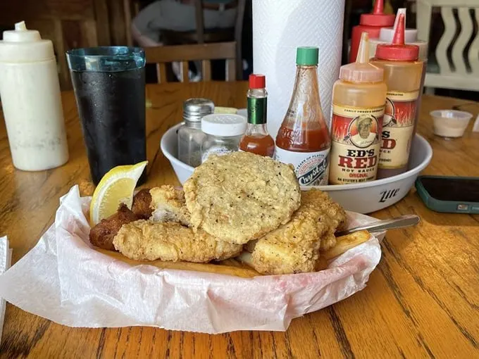 hole in the wall seafood and raw bar 5