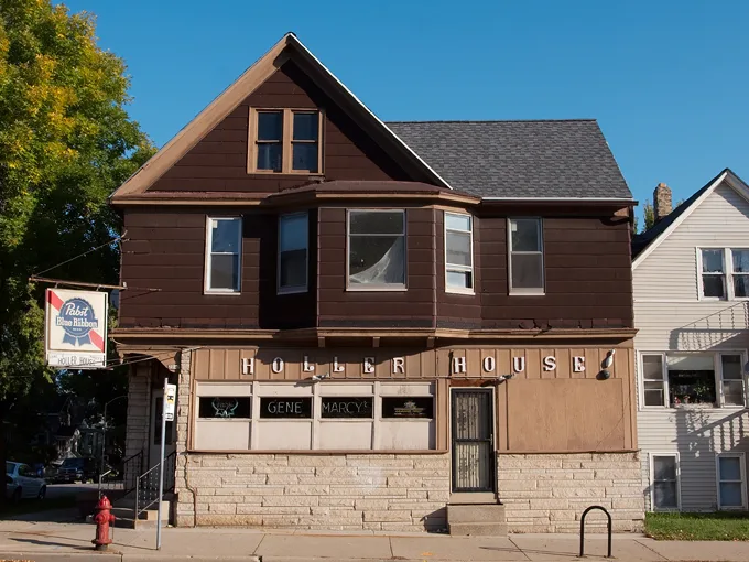 holler house milwaukee’s oldest alleys 1