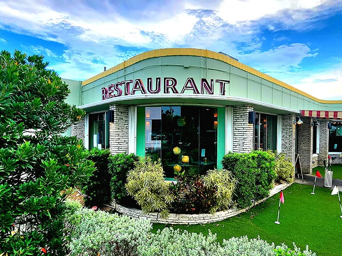 howley's restaurant 1