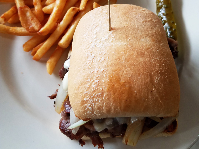 Knob & Kettle Restaurant and Lounge 5