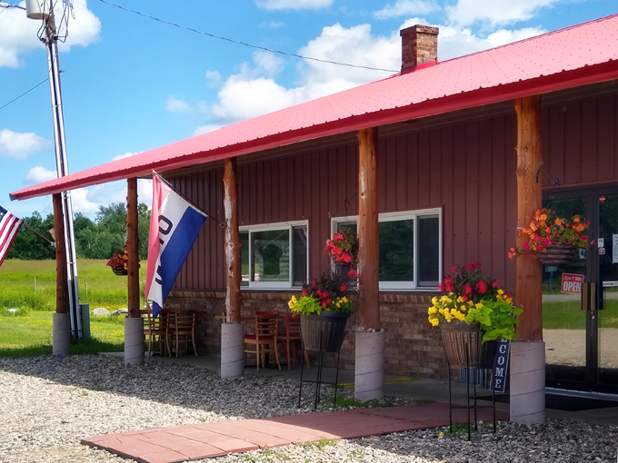 Knob & Kettle Restaurant and Lounge 9