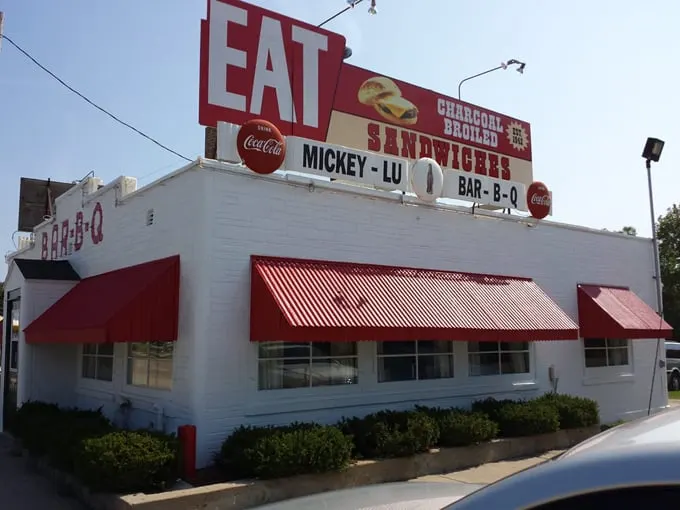 mickey lu bar b q 1