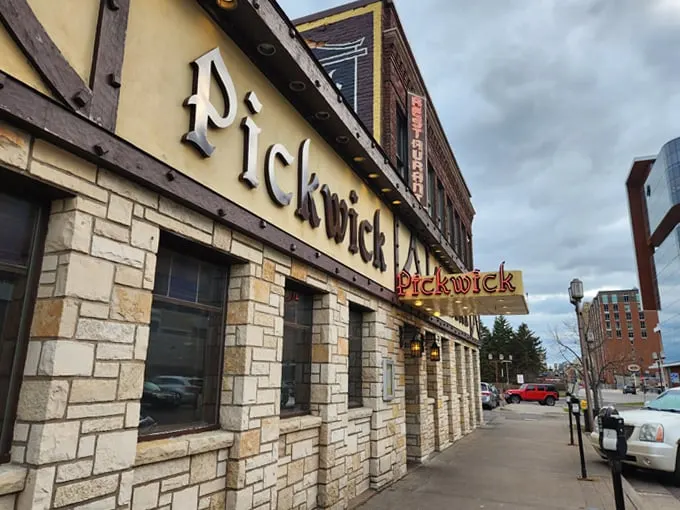 pickwick restaurant & pub 1