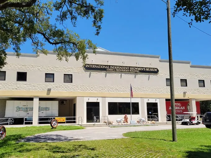 showmen's museum 1