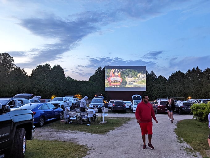 skyway drive in theatre (fish creek) 1