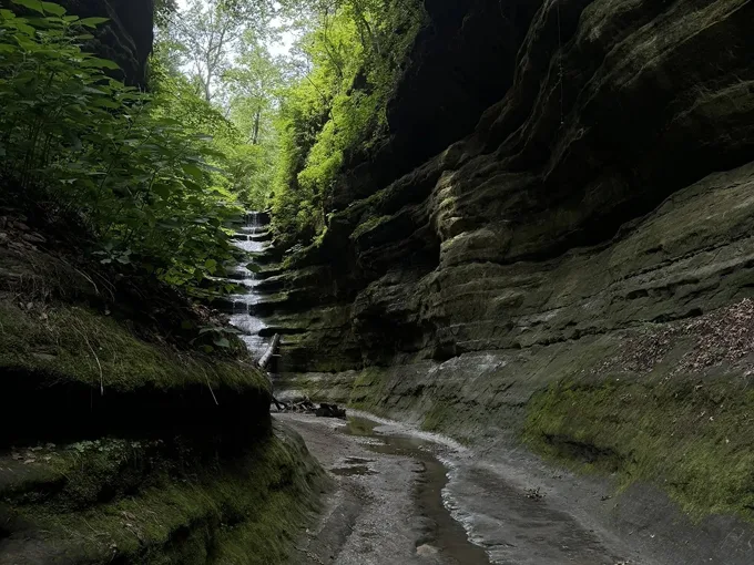 starved rock and sandstone point overlook trail 1