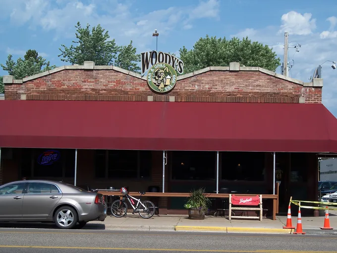 woody's bar & grill 1