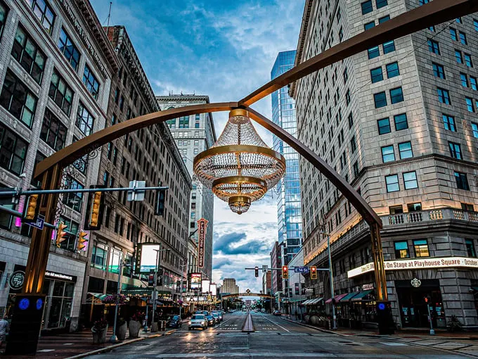 world's largest outdoor crystal chandelier 1