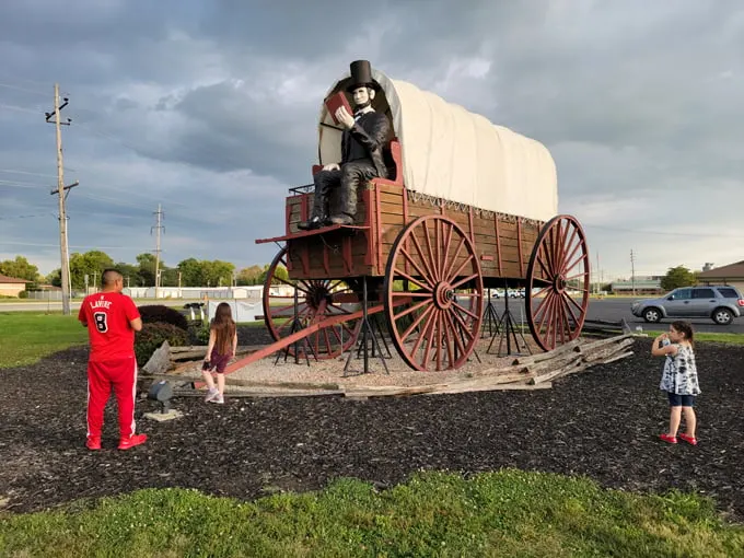 world's largest railsplitter covered wagon 1