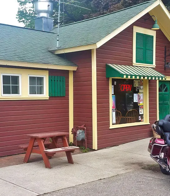 best pizza joint michigan ftr